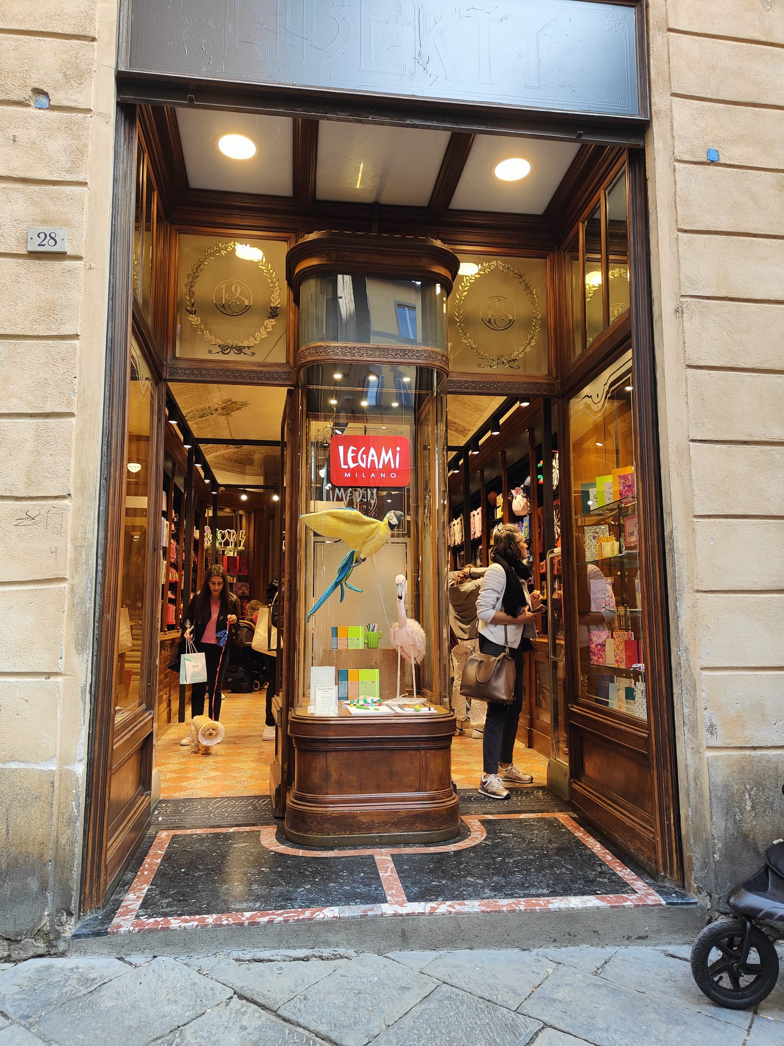 Siena: chiude la Sartoria Rossi, sul corso sbarcano boutique Legami e negozio cinese | RadioSienaTv