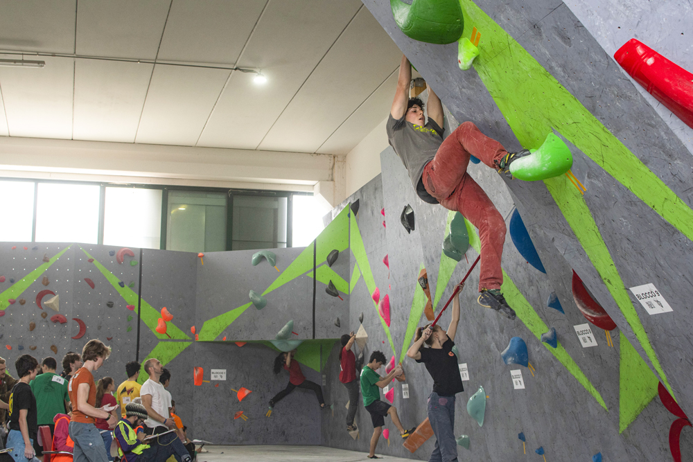 Al Block To Rock di Colle Val D'elsa la prima gara di arrampicata sportiva bouldering della FASI ...