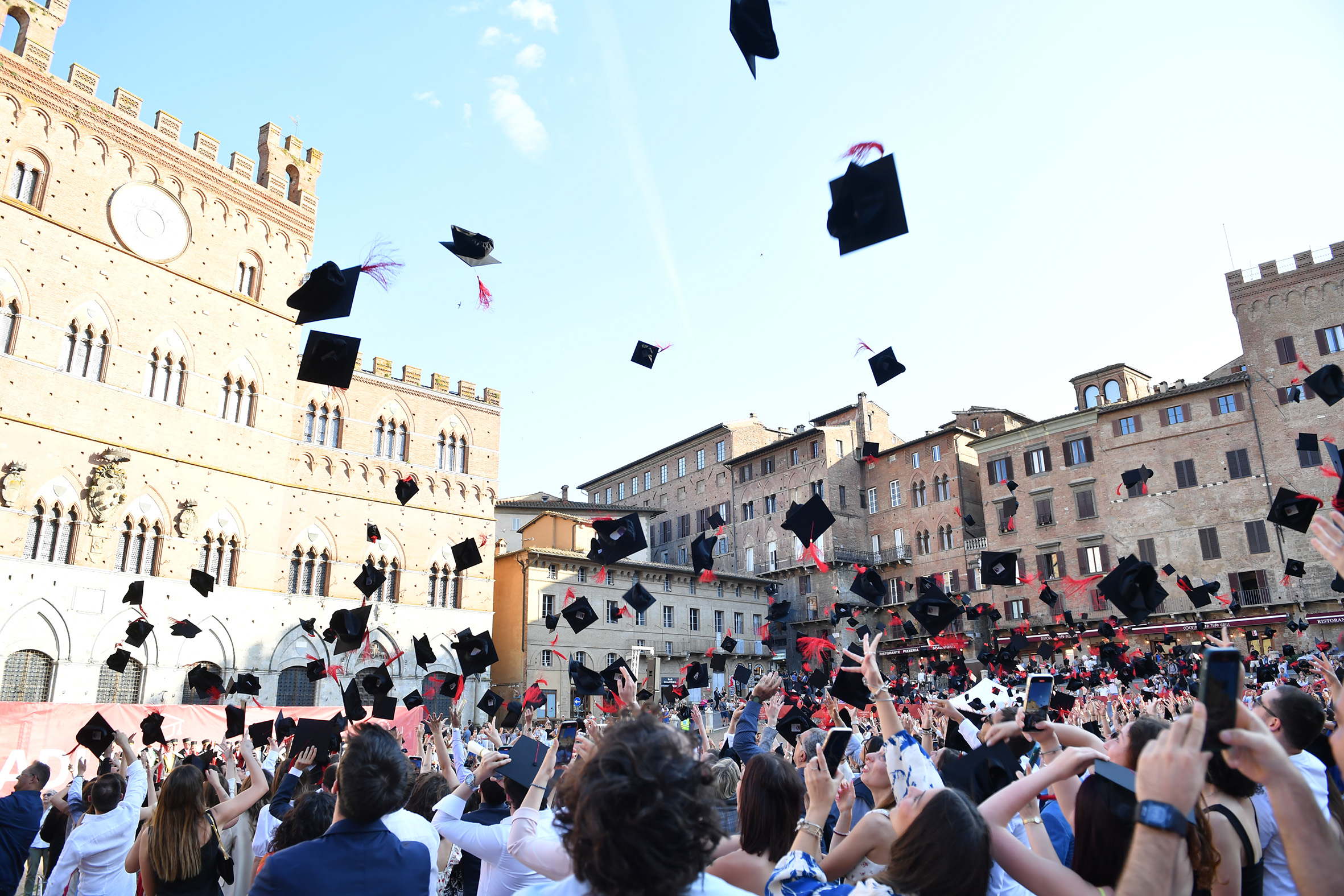 Graduation Day 2025 dell’Università di Siena in diretta su Siena Tv ...