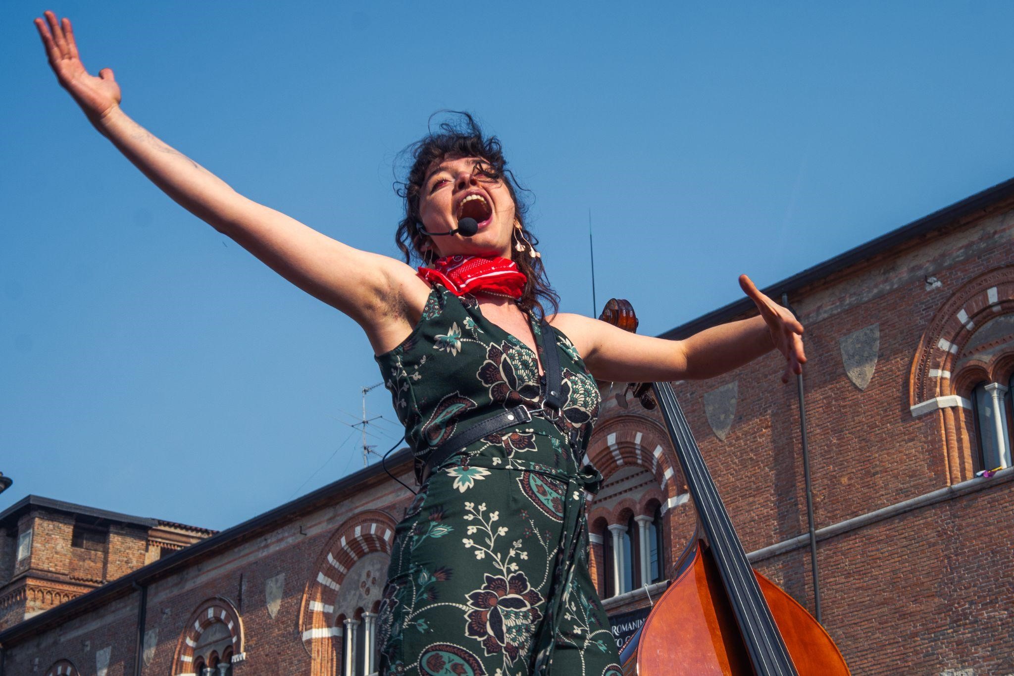 Bright Night 2024: Siena celebra la ricerca e l'arte con la performance ...