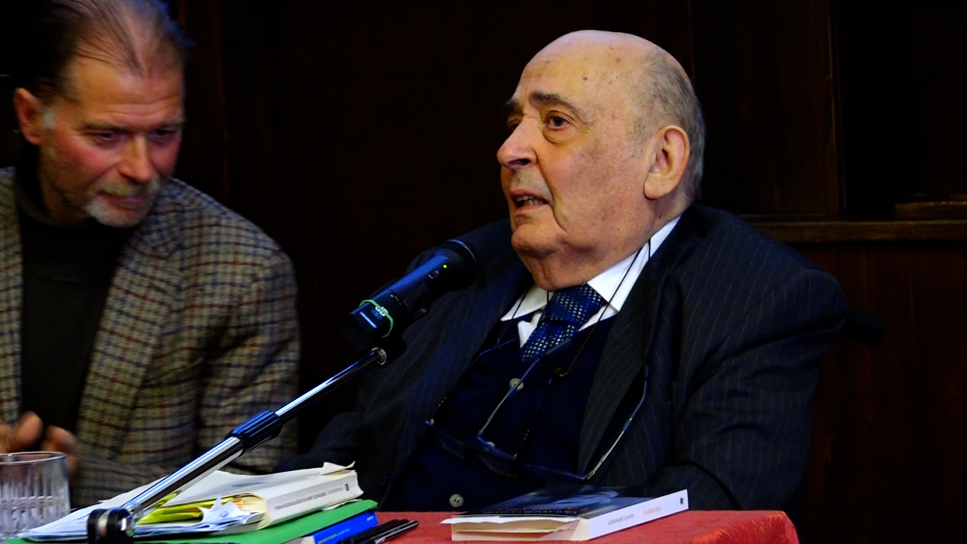 Il professor Buccianti si commuove ripensando ai suoi studenti durante la presentazione del suo ...