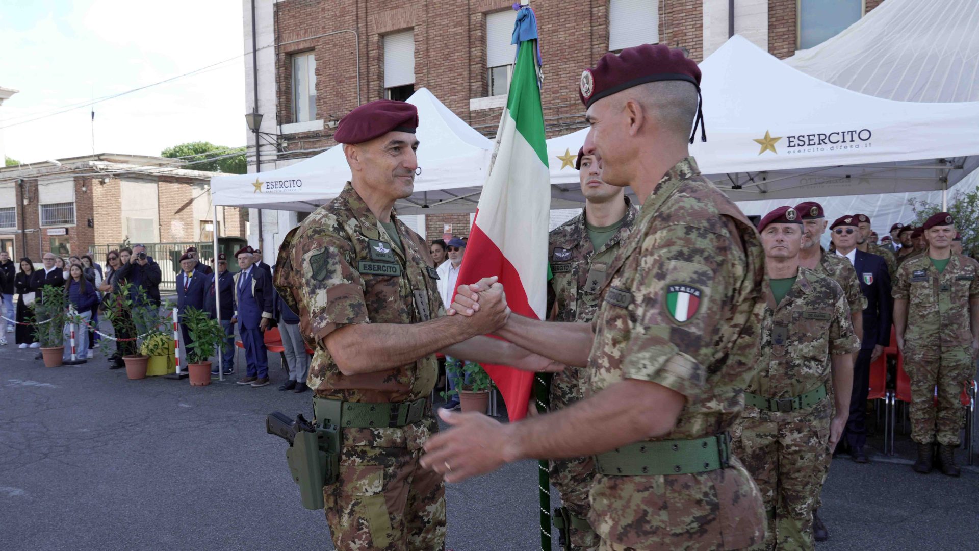 Siena, il 186° paracadutisti "Folgore" celebra l’84° anniversario. Al ...