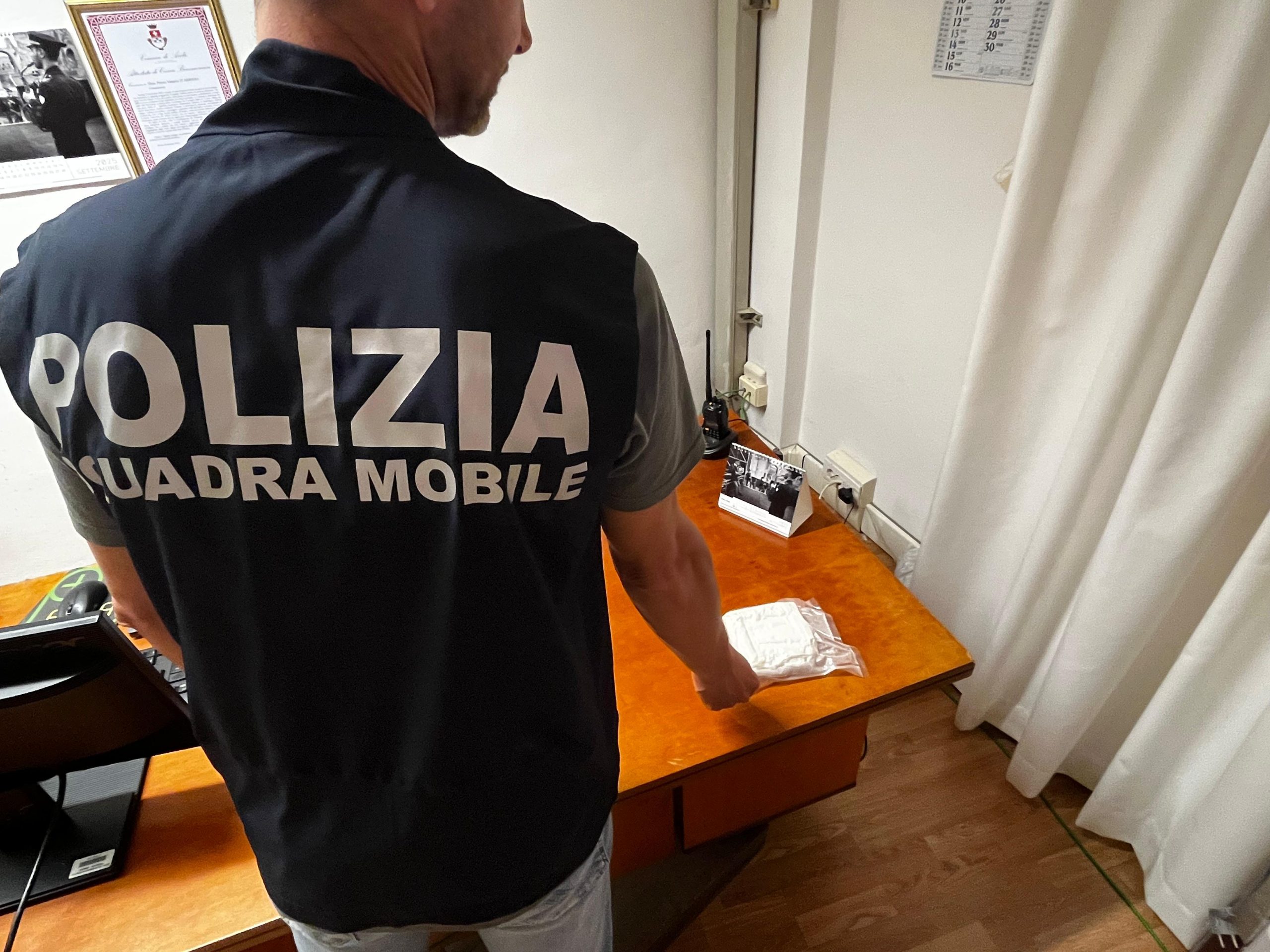 Siena: spacciano droga in un bar di periferia, arrestata un'intera ...